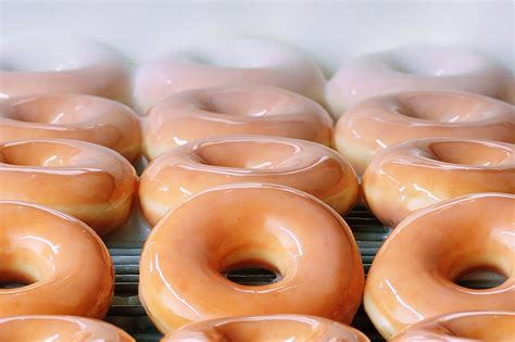 Free Krispy Kreme Donuts Available All Weekend Long How To Get Sweet Treats