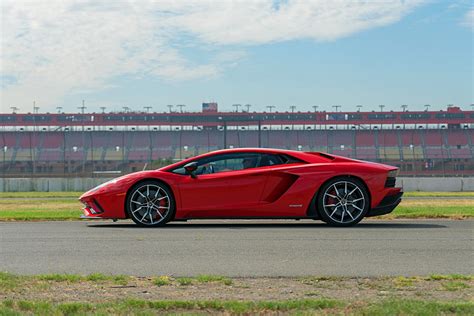 Lamborghini Aventador Side View