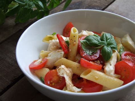 Organic Caprese Pasta Salad Recipe · Pescetariankitchen