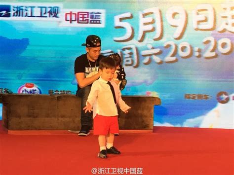 甜馨晒纸尿裤与奥莉满地乱爬 刘芸霍思燕两家儿子哥俩好 青岛新闻网