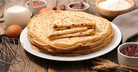 Je commence par la technique de Norbert Tarayre pour faire une pâte à crêpes garantie sans