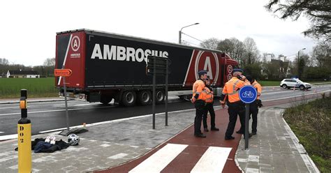 Booster Onder Vrachtwagen Op Grens Van Harelbeke En Deerlijk