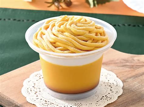 ファミマから発売された北海道かぼちゃのモンブランプリン コンビニスイーツ