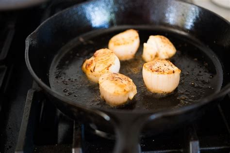 Seared Scallops With Coconut Lemongrass Sauce Feasting At Home