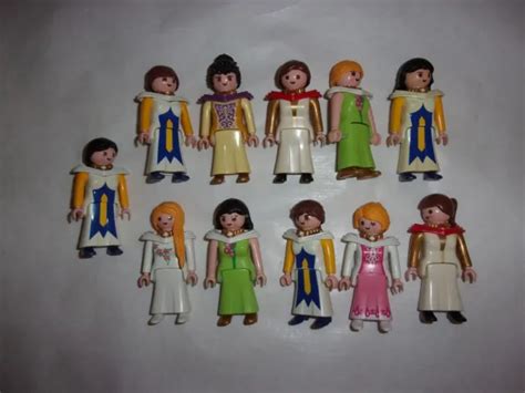 LOT DE PLAYMOBIL 11 Princesses Diverses En Robe Longue Collier Dore