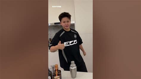 当你有个调酒师朋友： 今天过家家酒是随机蔬菜调酒大挑战可以没对象但不能没有酒搭子 酒蒙子的日常 贪个小杯chill一下 调酒 Youtube