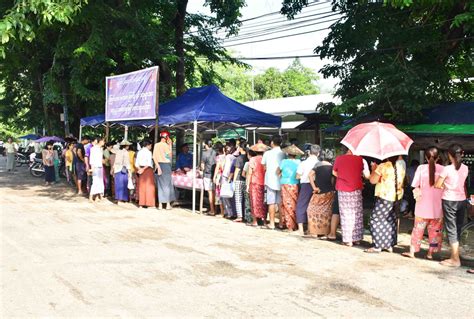 ကျောက်ဖြူမြို့၌ ဓညဝတီရေတပ်စခန်းဌာနချုပ်မှ ဒေသခံပြည်သူများနှင့် ဌာနဆိုင