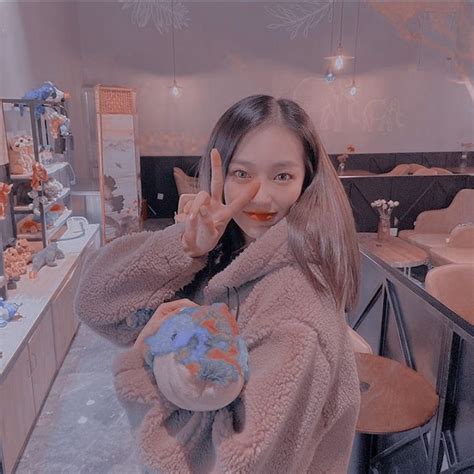 Yeeun Icons Selfie Mirror Selfie Clc