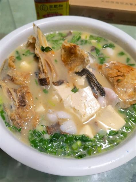 【三文鱼头汤（家常版）图片】梁先森想做饭下厨房