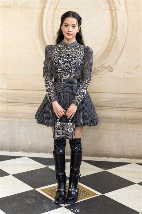 Jisoo Captivates Paris With Princess Like Beauty At Dior Fashion Show