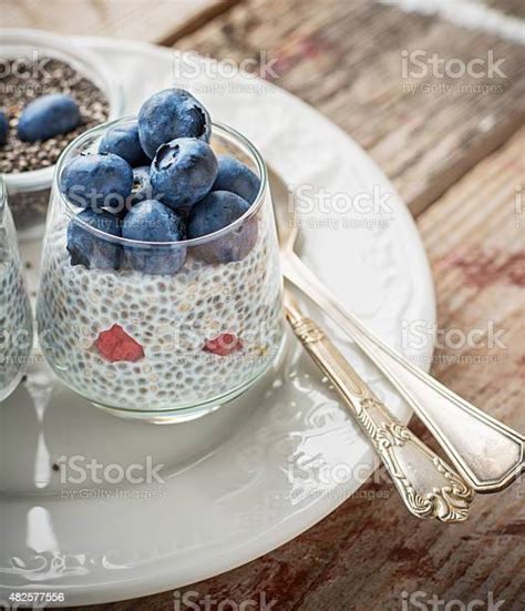 우유 푸딩 신선한 베리류 부사장인 Chia 씨앗류 및 조식 0명에 대한 스톡 사진 및 기타 이미지 0명 2015년 계절 Istock