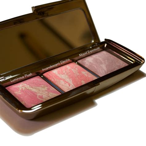 Eat Beauty Love Hourglass Ambient Lighting Blush Palette