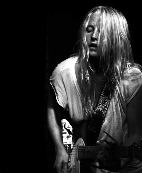 Contemporary Lissie Maurus