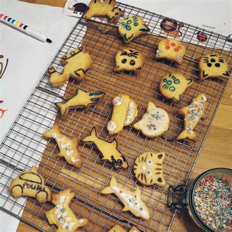 Plätzchen verzieren mit Kindern Lebensmittelstifte sind genial