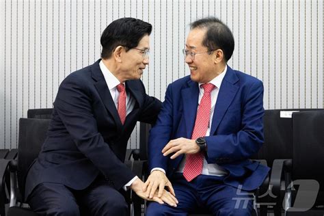 김문수 홍준표 정계 은퇴 지금은 아냐마지막 싸움 남아 있어 뉴스1