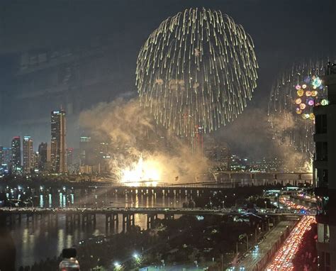 ‘불꽃축제 한강공원 일대에 100만 몰린다“인파 관리에 만전을 기하라”