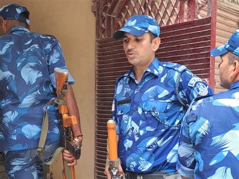 It Raid At The House Of An Engineer Close To Azam Khan मेरठ में आजम
