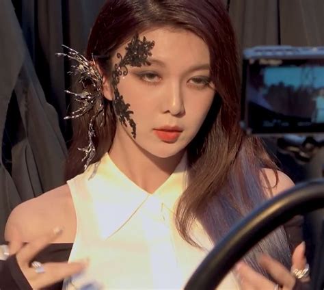 Dami Panosundaki Pin