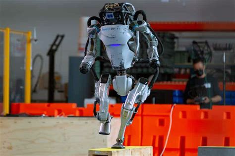 Boston Dynamics Atlas Humanoid Robot Performs The Zoidberg Scuttle