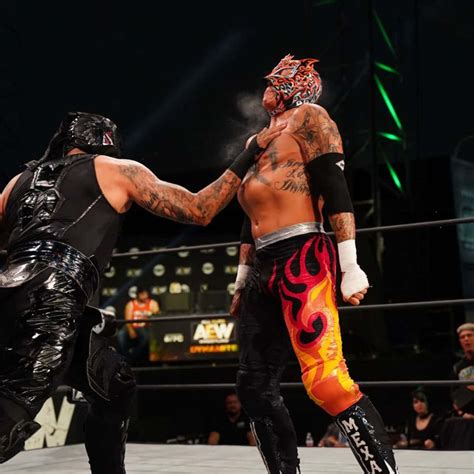Download Rey Fenix Fighting Against Penta El Zero M Wallpaper