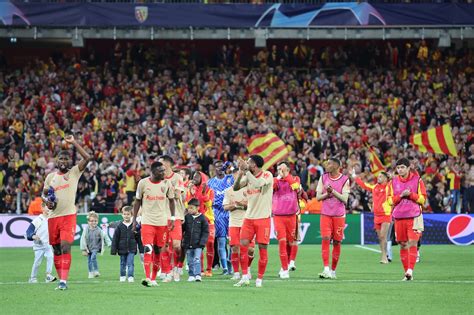 Ambiance Rc Lens Vs Arsenal La Piste Aux Étoiles A Bollaert