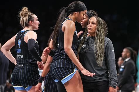 Chicago Sky Coachs Strong Response To Angel Reeses Wnba Record