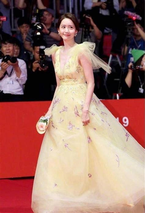盘点林允儿的10组红毯礼服造型，邻家女孩般的治愈魅力！ 知乎