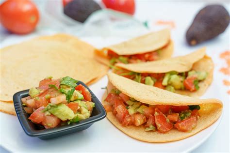 Tortitas De Lentejas Rojas Con Pico De Gallo Bolseta Bcn