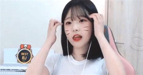 돌핀팬츠에 시스루는 반칙이지