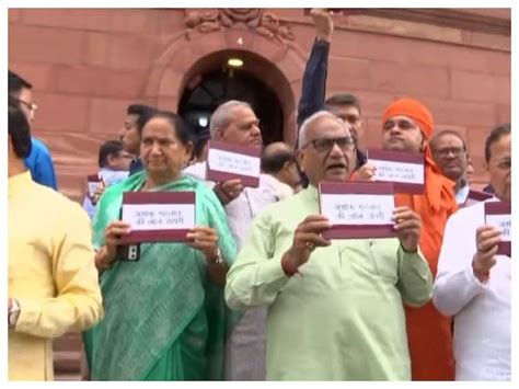 Watch Bjp Leaders Protest Outside Parliament Against Rajasthan Cm