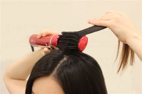 2本のブラシで叶う根元ふんわり＆毛先くっきり 短い毛も逃さず簡単ボリュームアップ 「マイナスイオンカールドライヤーtic756」5月上旬新発売
