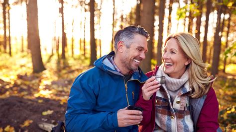 Men Are Happier If They Think Theyre This Person In The Relationship