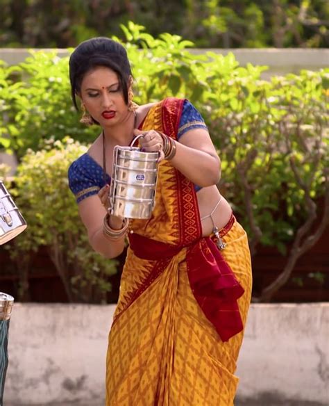 Dipti Ketkar Kaku Showing Her Sexy Curves In Saree 💦💦💦 R
