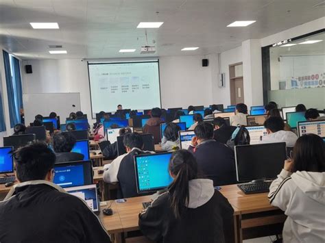 统计建模讲座开讲，助力2025年全国大学生统计建模大赛 汉江师范学院 数学与计算机科学学院