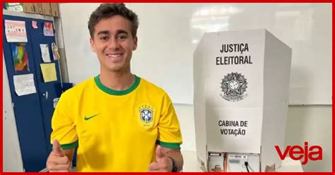 VEJA on Twitter Justiça suspende contas de Nikolas Ferreira no Twitter e no Instagram https
