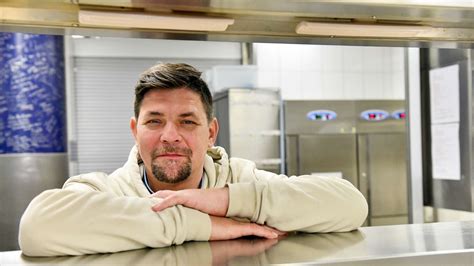 Frankfurt TV Koch Tim Mälzer gerät bei Kitchen Impossible an seine