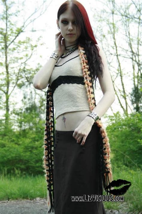 Redhead Goth Chick Liz Vicious Shows Her Tits Outside Porn Pictures