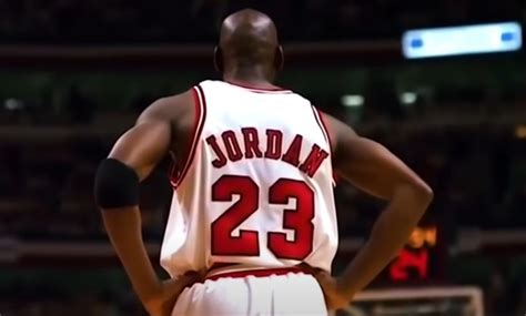 Мерседес Майкла Джордана выставлен на продажу для покупателей со всего мира за 12 миллионов рублей