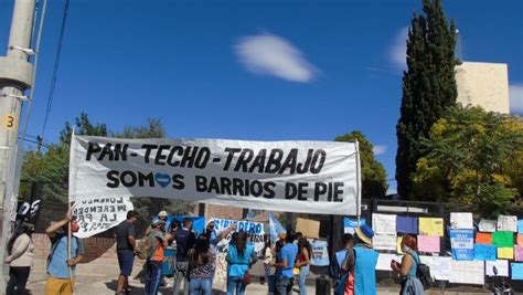 La organización Somos Barrios de Pie denunció haber sido estafada por una empresa constructora