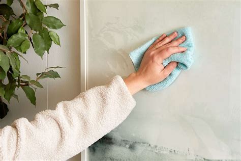 How To Clean Plexiglass In 5 Easy Steps