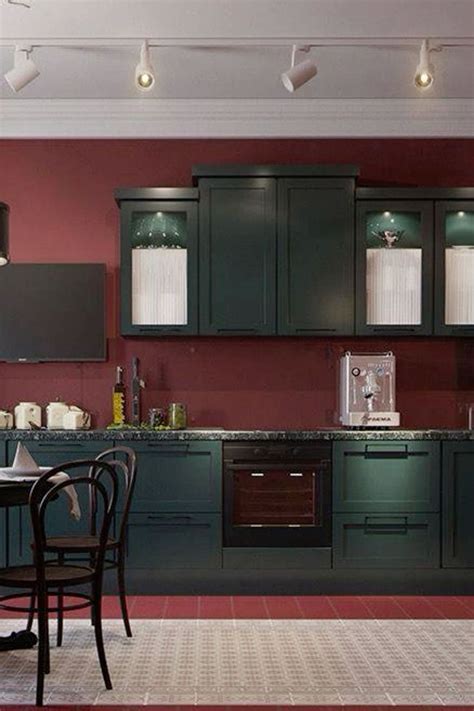 Темно зеленая матовая и стильная кухня в 2024 г Интерьер кухни Яркие кухни Интерьер