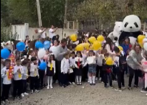 ზღაპრული დღესასწაული და მულტფილმის გაცოცხლებული პერსონაჟები მარნეულის N4 საჯარო სკოლაში ეტალონი