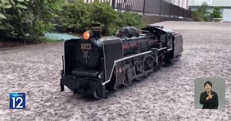 일본 골판지로 만든 모형 증기기관차