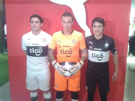 Olimpia presenta nueva indumentaria y refuerzos Fútbol ABC Color