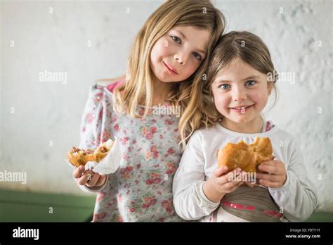 Jungen madchen Fotos und Bildmaterial in hoher Auflösung Alamy