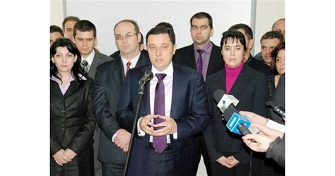 Край Яне тръгва на предсрочни избори