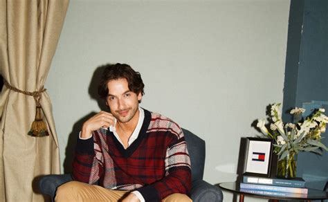 Tommy Hilfiger Celebra La Navidad Junto A Los Famosos