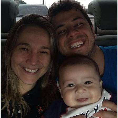 Seguidores questionam ex marido de Fernanda Gentil sobre traição e