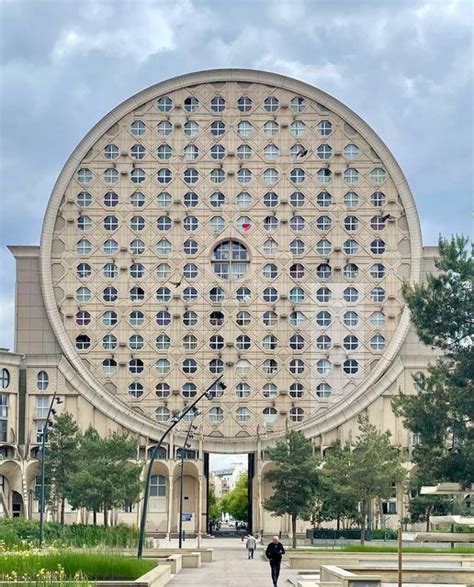 Edificio Les Arènes De Picasso En Noisy Le Grand Francia Con 540