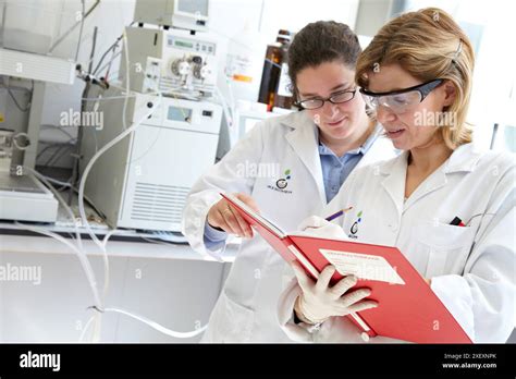 Hplc Ms High Performance Liquid Chromatography Mass Spectrometry Analysis Lab Ikerchem